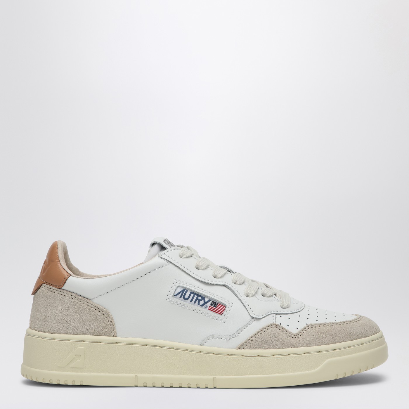 AUTRY Medalist sneakers in white/sand leather and suede | TheDoubleF
