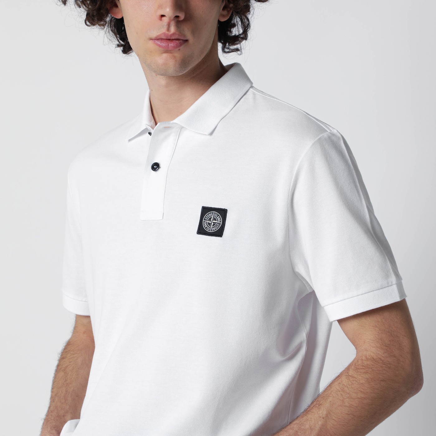 Stone Island Polo bianca con patch logo | TheDoubleF