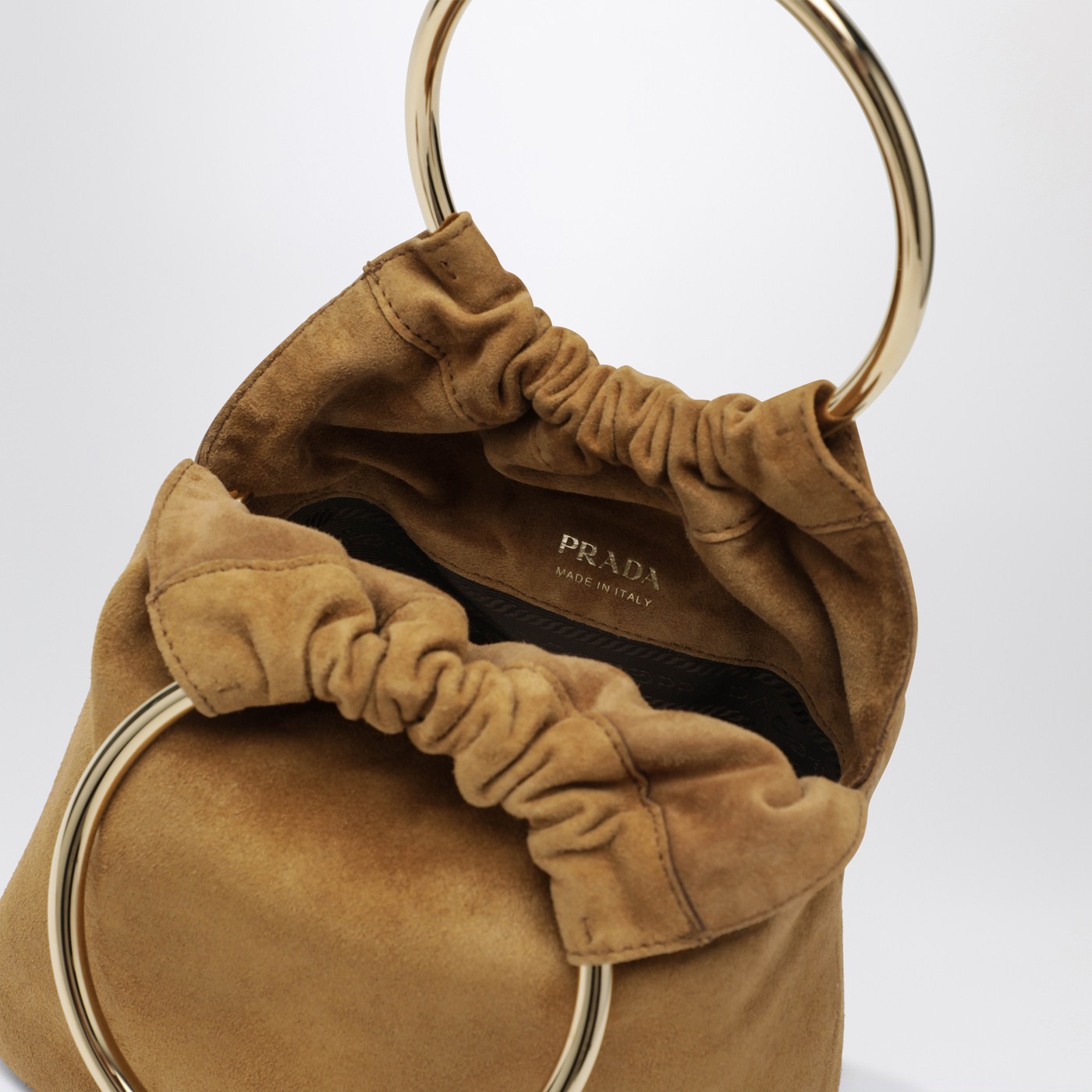 Prada Borsa a secchiello mini color cannella in suede | TheDoubleF
