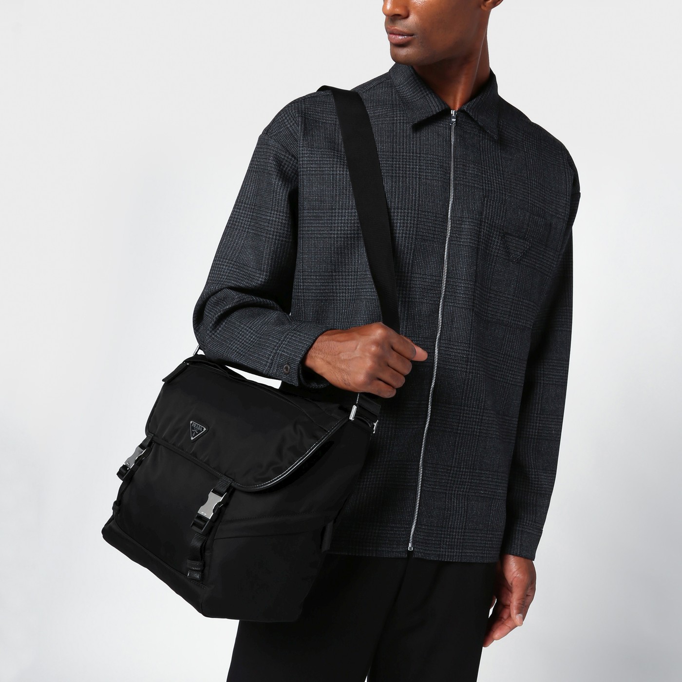 Prada Schwarze Umhängetasche aus Re-Nylon und Saffiano | TheDoubleF