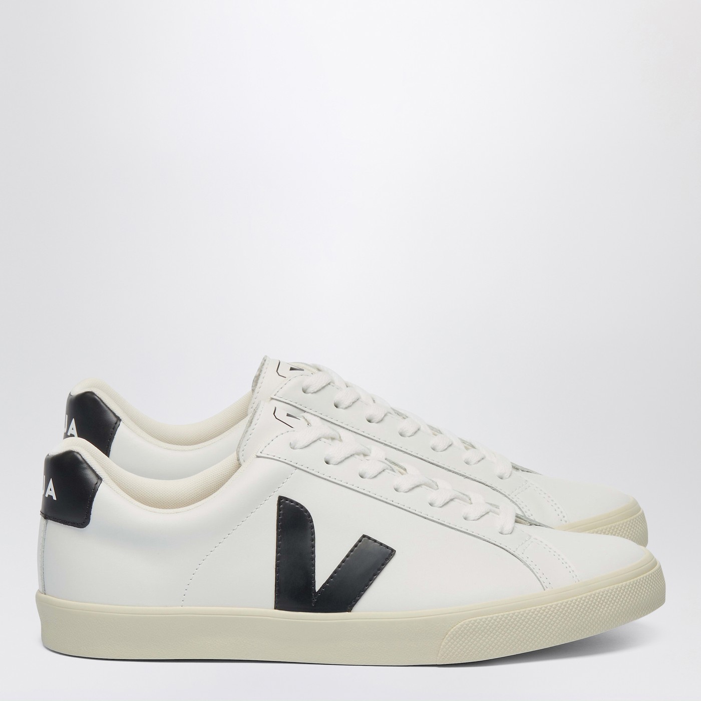VEJA Sneaker Esplar in white and black leather | TheDoubleF