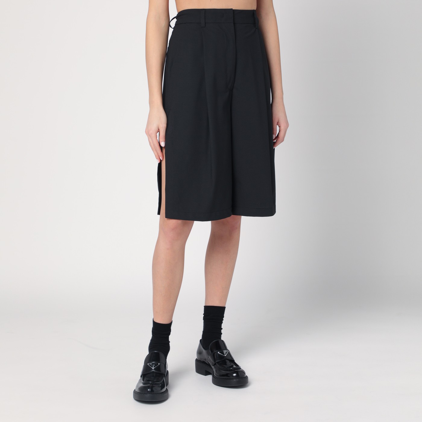 TheLatest Wide black Brenda Bermuda shorts | TheDoubleF