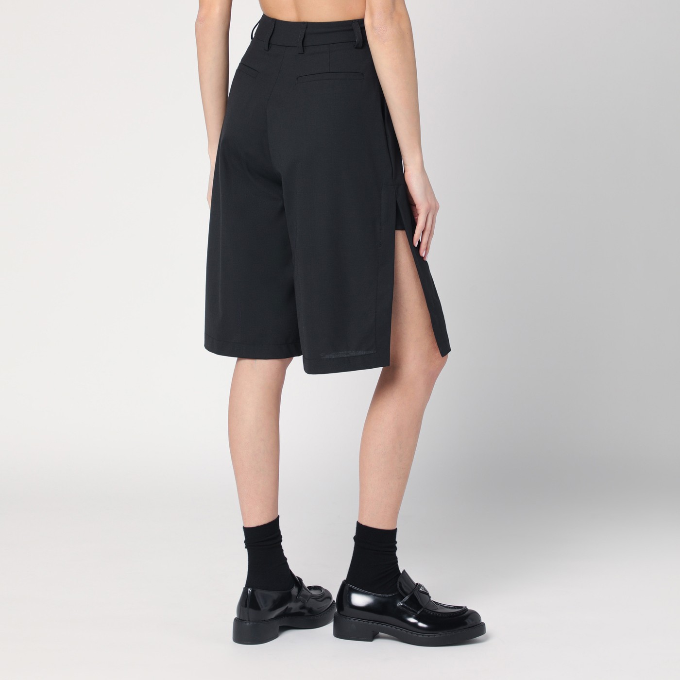 TheLatest Wide black Brenda Bermuda shorts | TheDoubleF