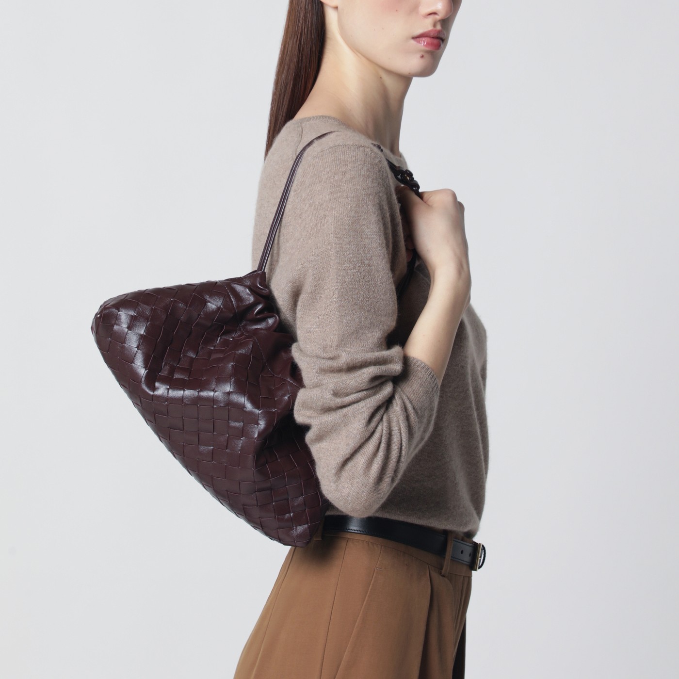 Bottega Veneta Notte Staubbeutel in Dark Barolo | TheDoubleF