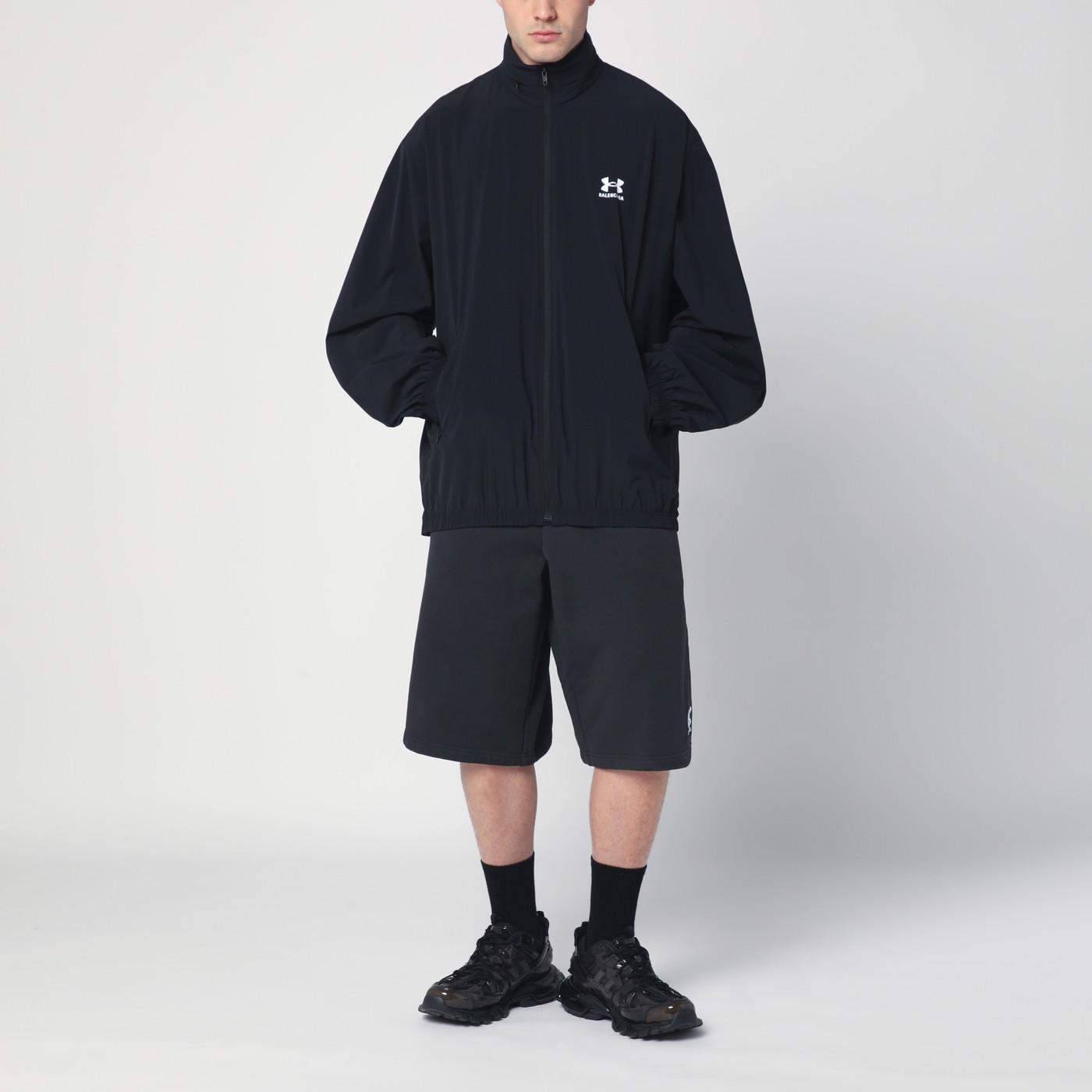 Balenciaga Short collab Under Armour nero in pile | TheDoubleF
