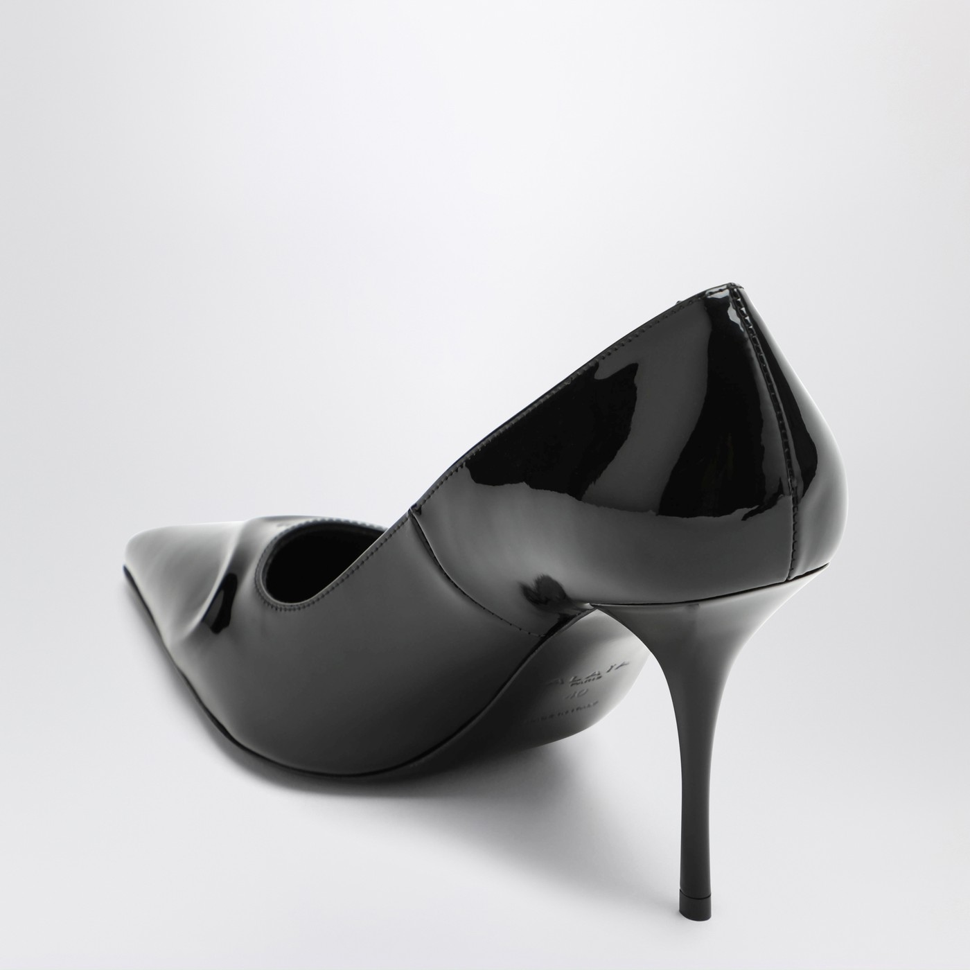 Alaïa Pumps Le Coeur 3D 90 in black varnish | TheDoubleF
