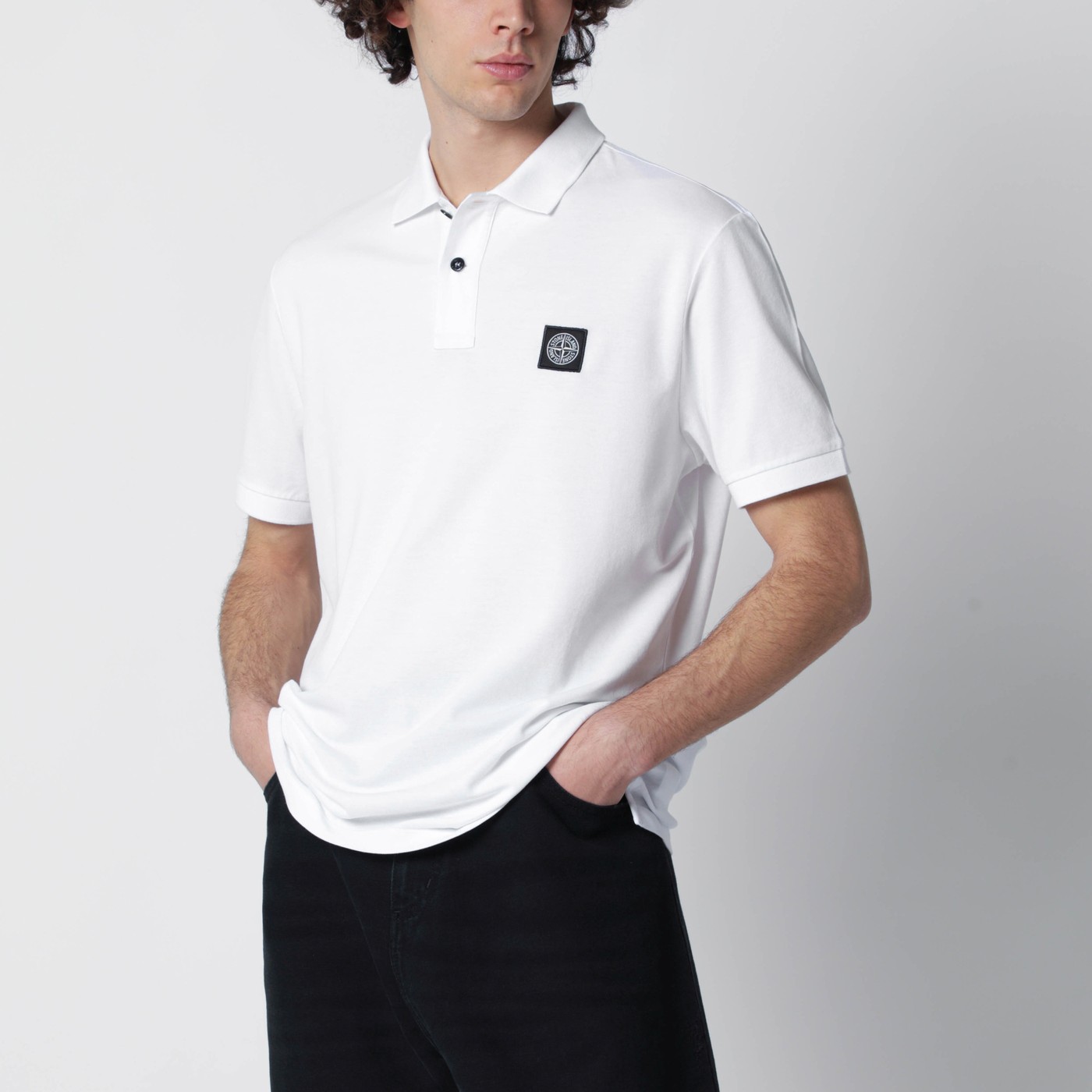 Stone Island Polo bianca con patch logo | TheDoubleF