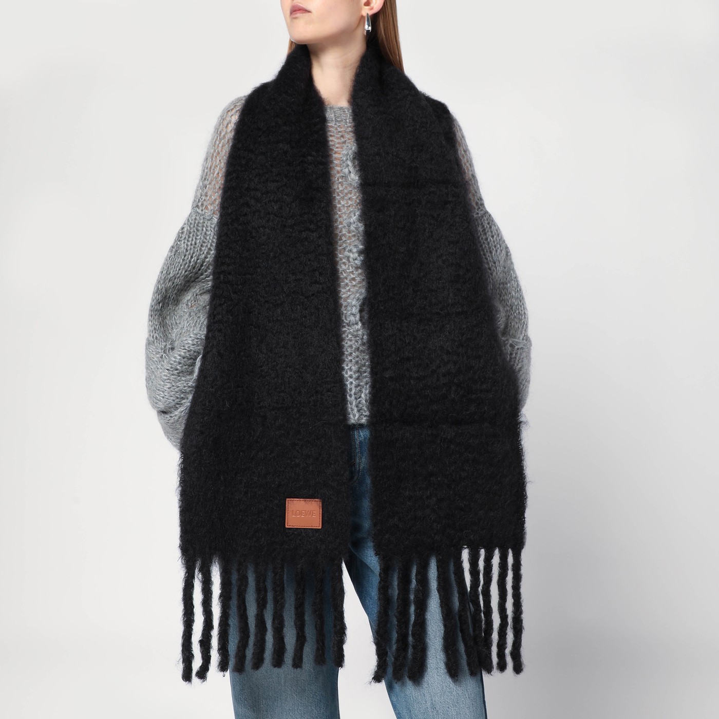 Loewe Sciarpa nera in lana e mohair | TheDoubleF