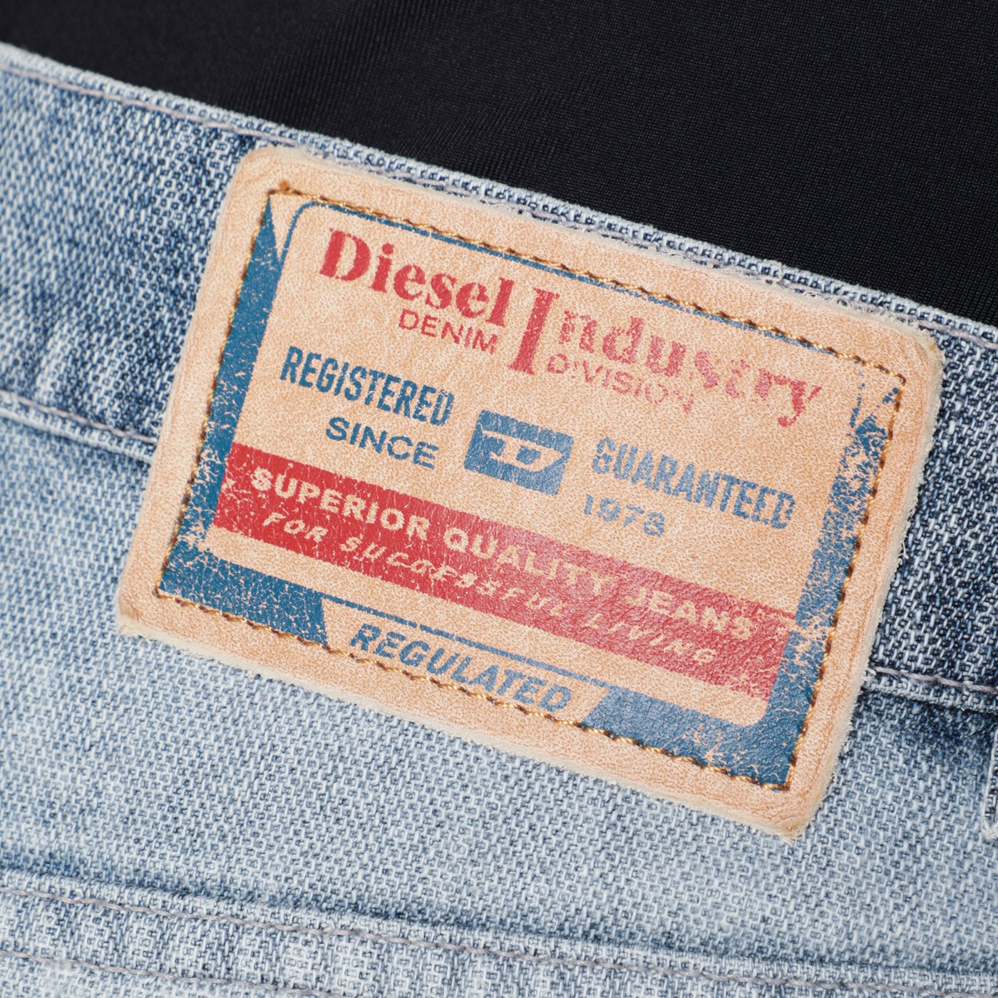 Diesel Jean 1971 D-Sent en denim bleu clair stonewashed | TheDoubleF