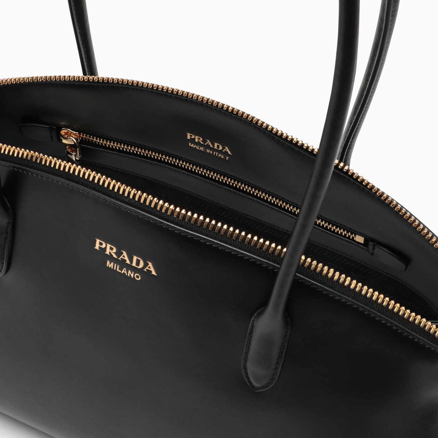 Prada Black leather handbag | TheDoubleF